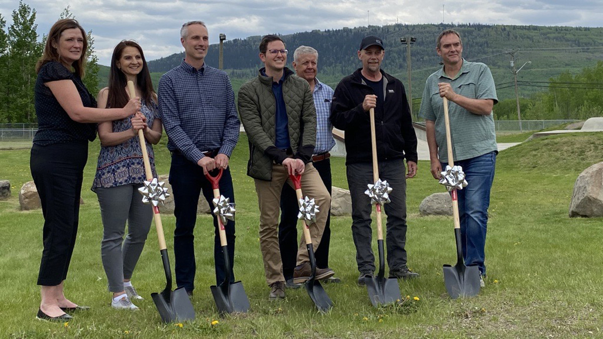 Coastal GasLink and SMJV present $100,000 legacy donation to new ...